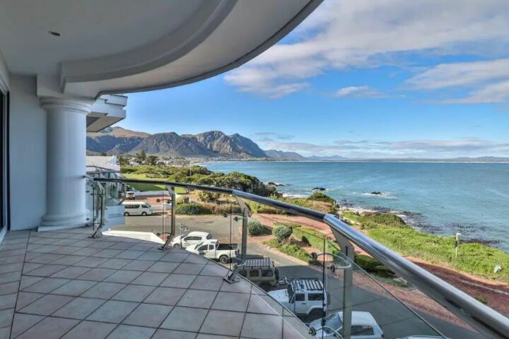 Ocean Rhythm Sea-front Apartment on the cliff path - Ocean Rhythm Hermanus
